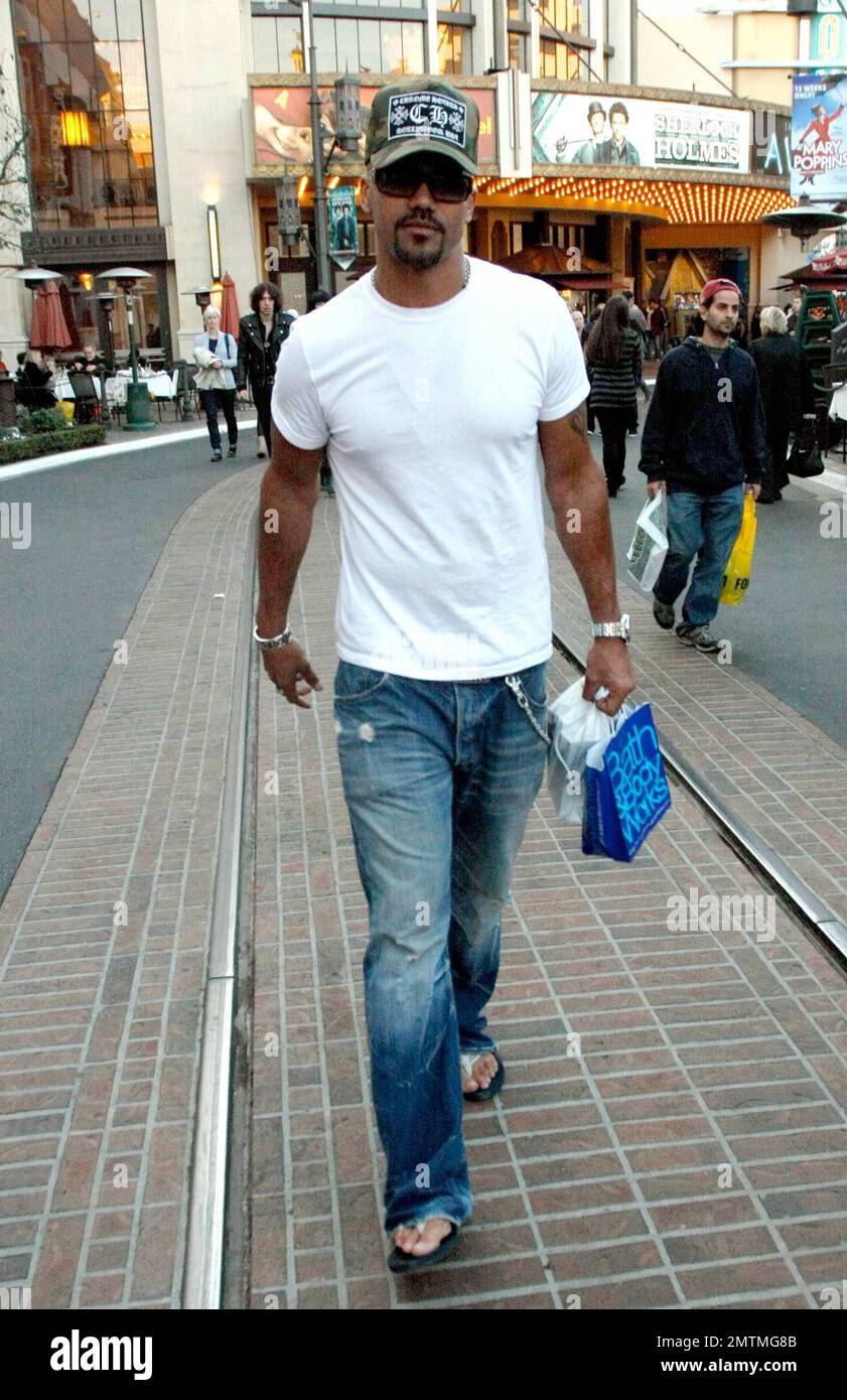Actor Shemar Moore gets in some last minute holiday shopping at The ...