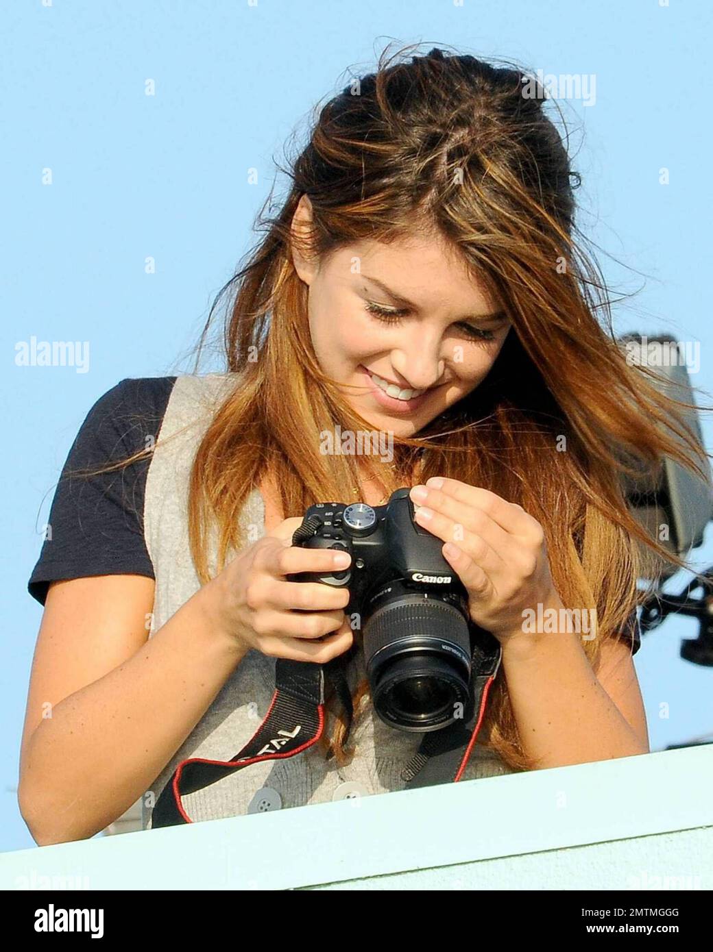 Shenae grimes on set hi-res stock photography and images - Alamy