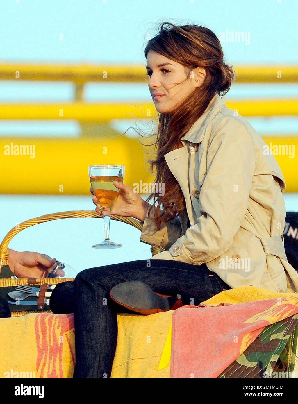 Shenae grimes on set hi-res stock photography and images - Alamy