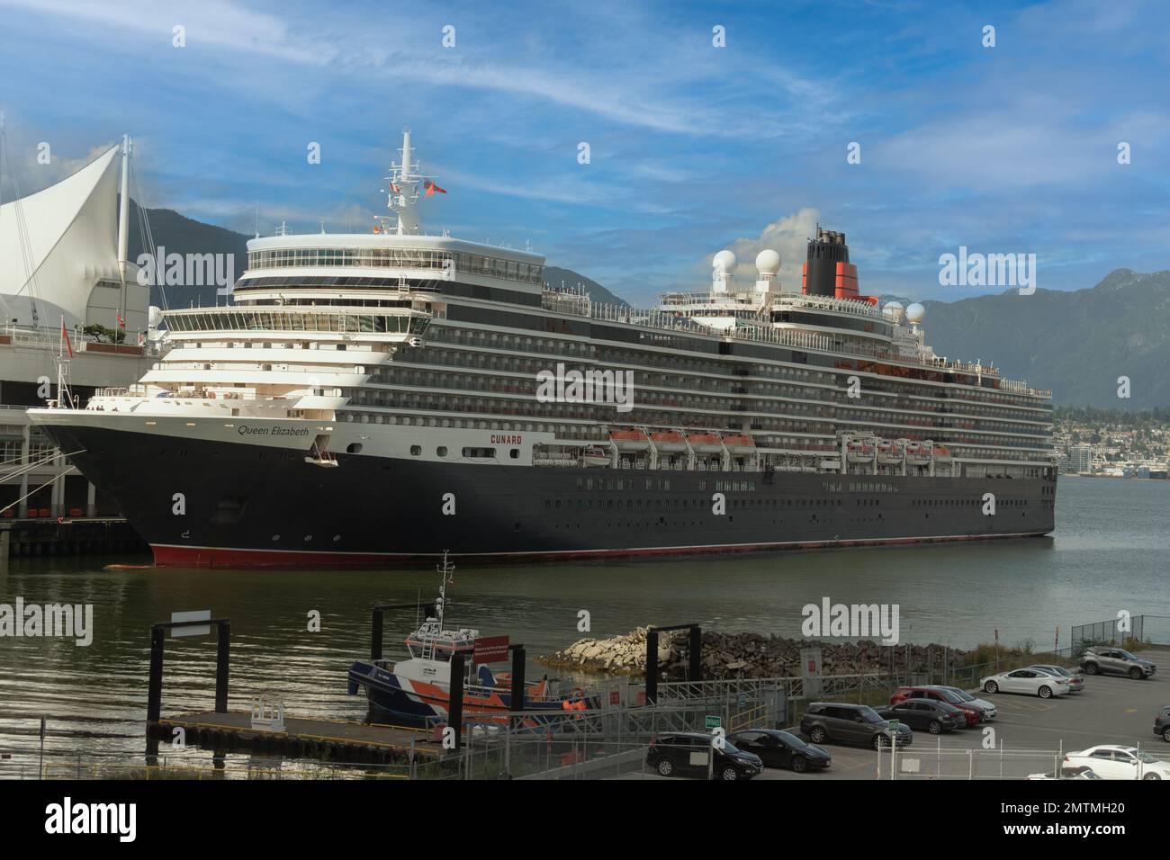 The Queen Elizabeth cruise ship in the port of Vancouver, Canada Stock ...