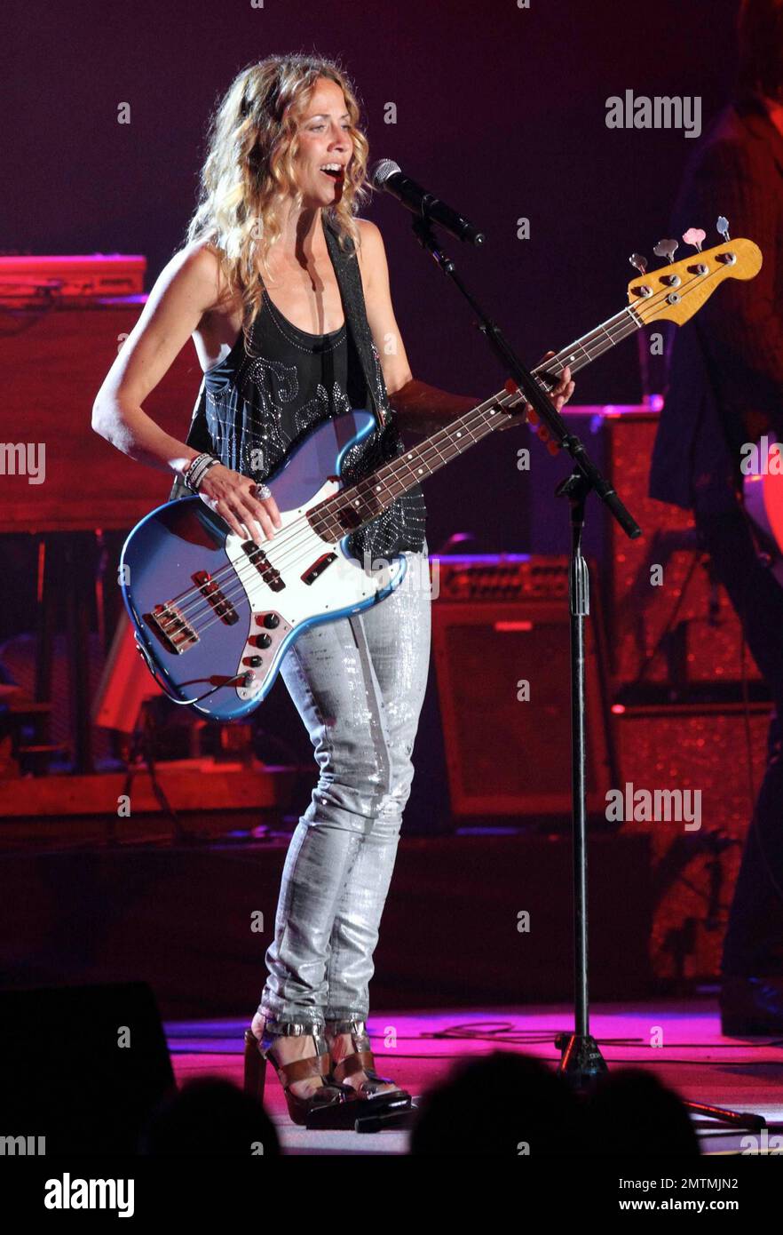 Sheryl Crow performs live in concert at Atlantis, Paradise Island ...