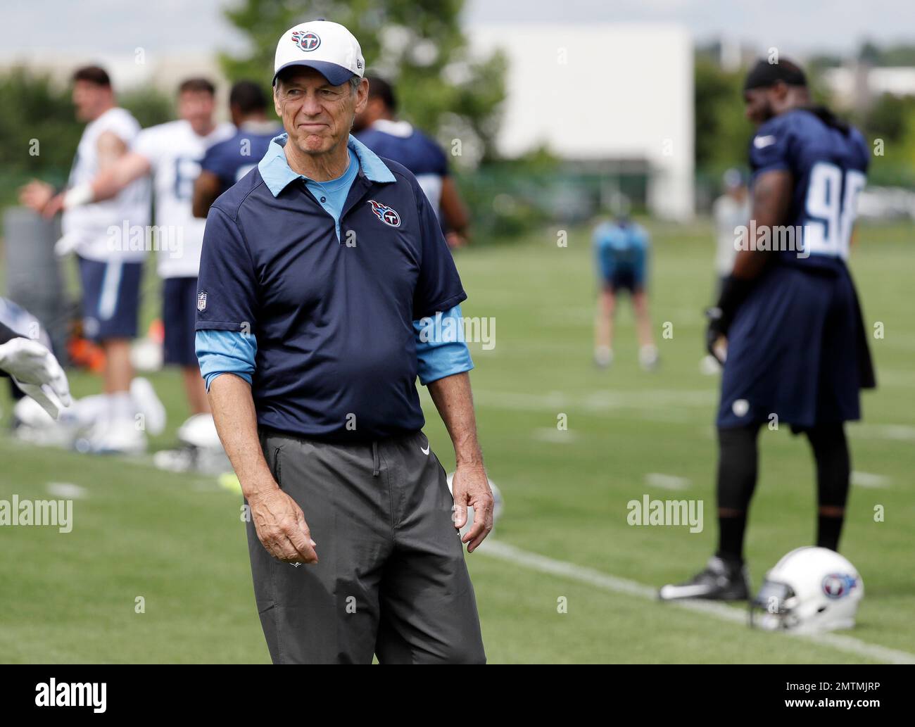Tennessee Titans defensive coordinator Dick LeBeau watches as players ...