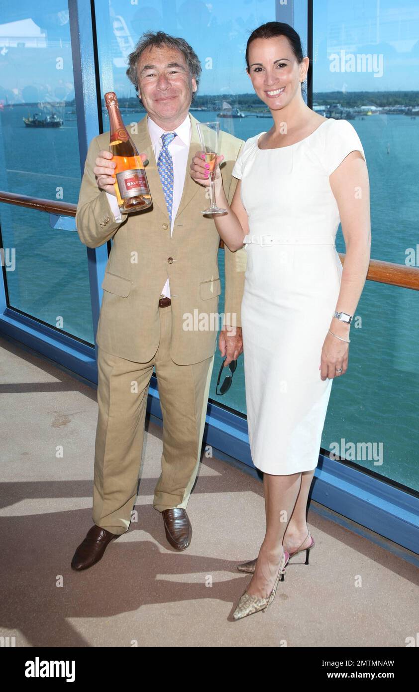 Singing Legend Shirley Bassey names the new P&O Cruise Ship ADONIA ...