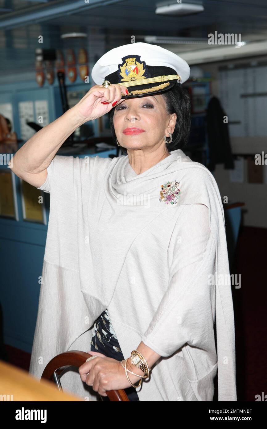 Singing Legend Shirley Bassey names the new P&O Cruise Ship ADONIA ...