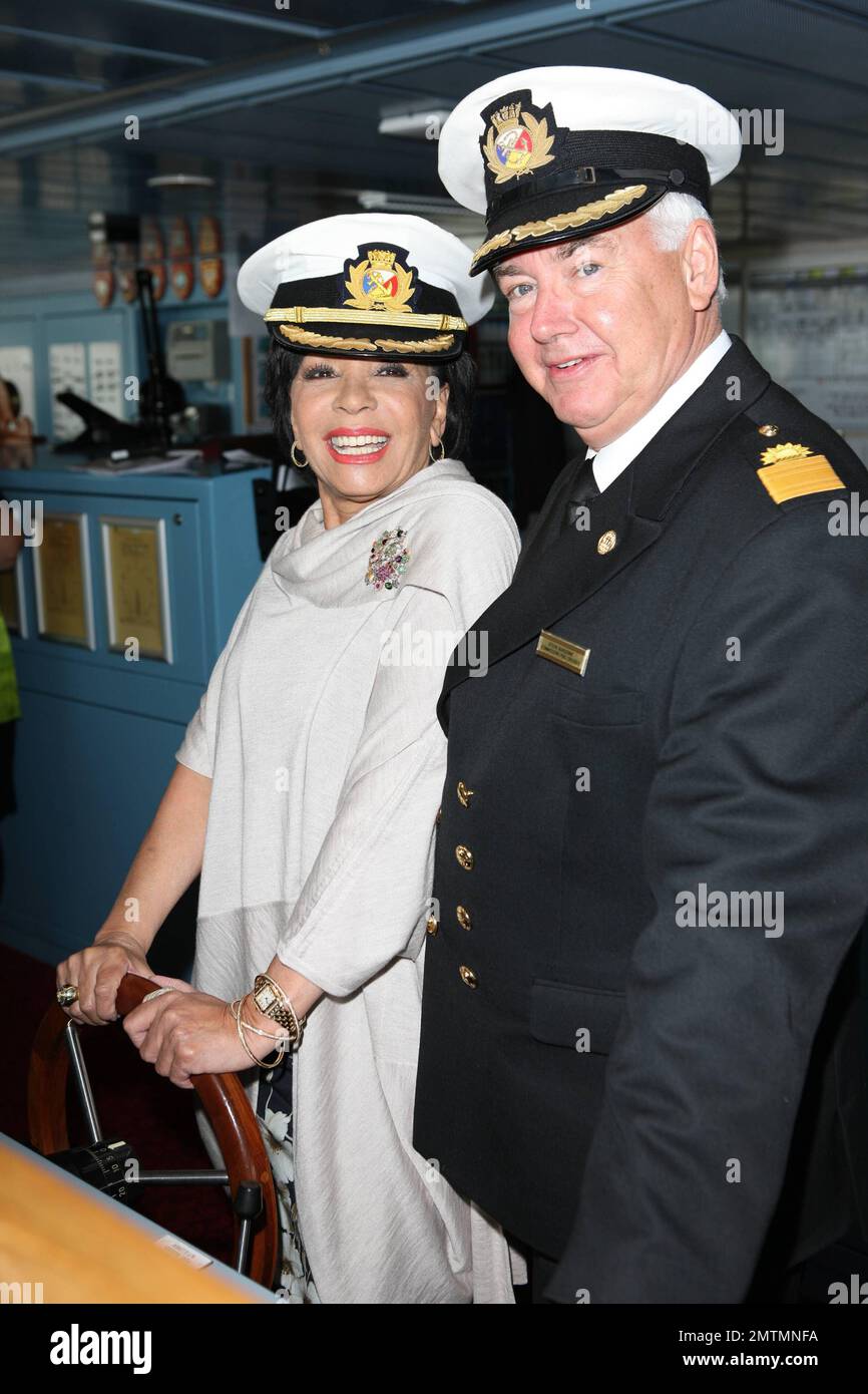Singing Legend Shirley Bassey names the new P&O Cruise Ship ADONIA ...
