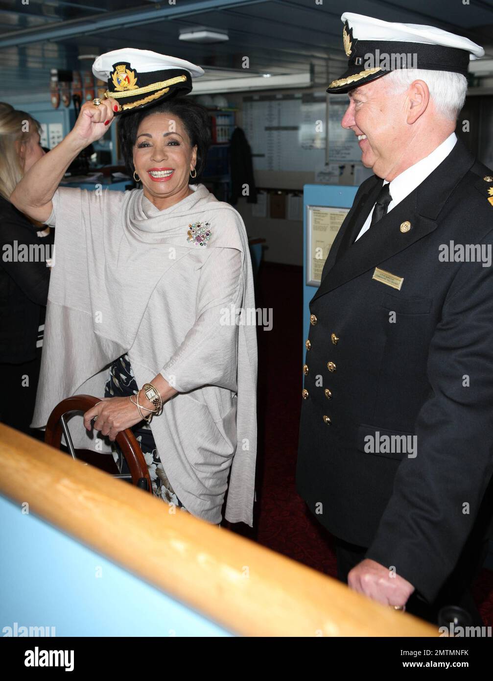 Singing Legend Shirley Bassey names the new P&O Cruise Ship ADONIA ...