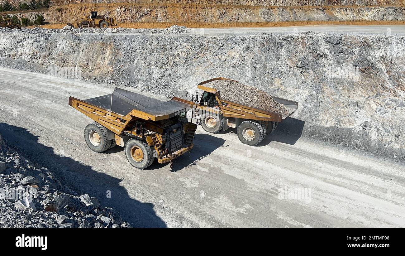 Dumper truck quarry hi-res stock photography and images - Alamy