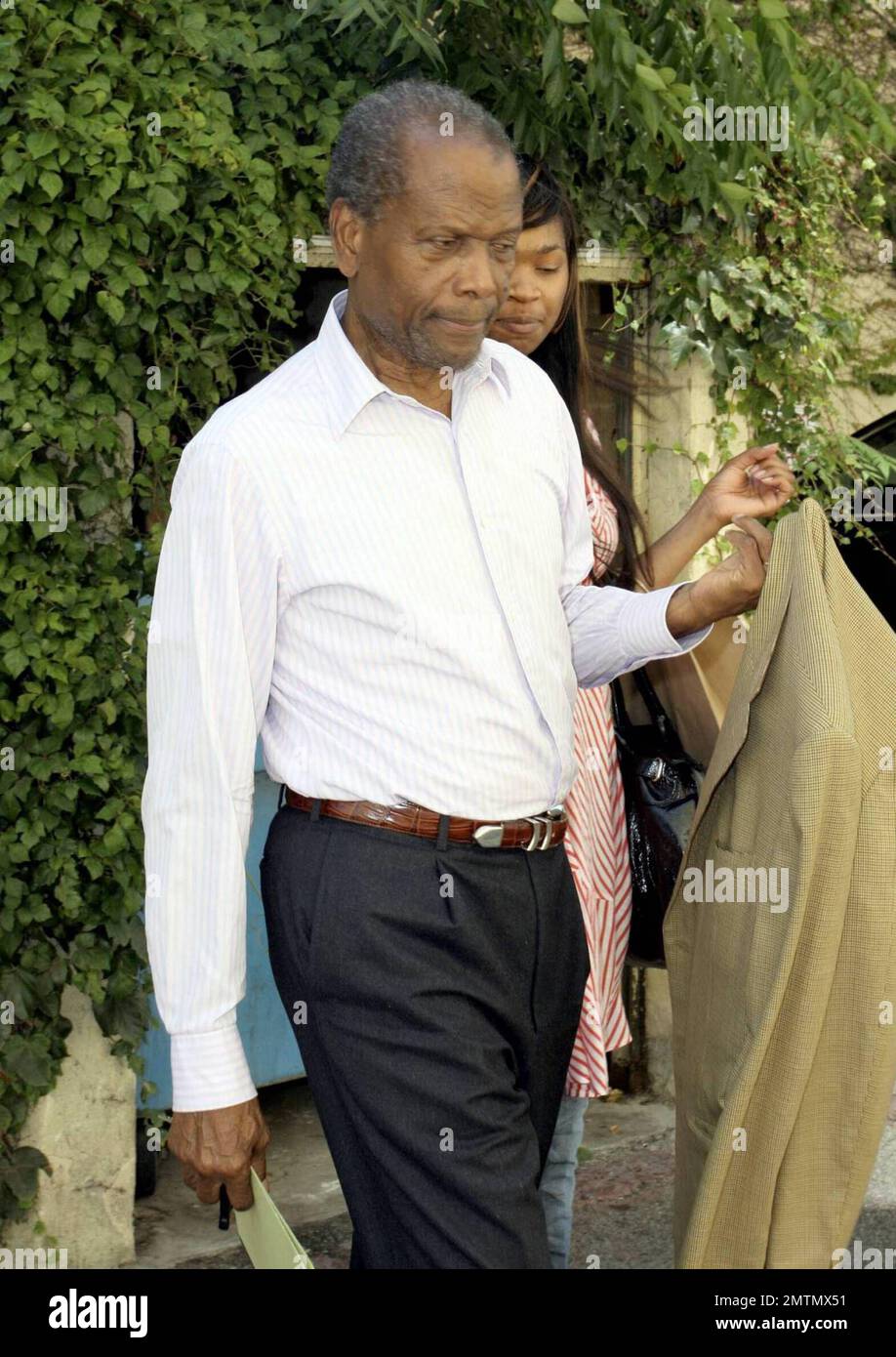 EXCLUSIVE!! Sidney Poitier and a female friend leave the restaurant ...