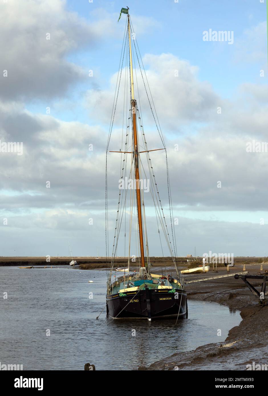 Sailing boats blakeney point hi-res stock photography and images - Alamy