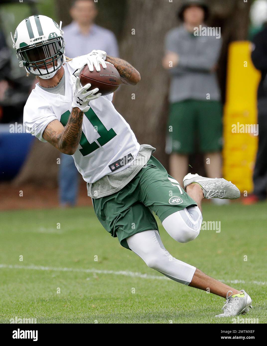 New York Jets wide receiver Robby Anderson runs with the ball during ...