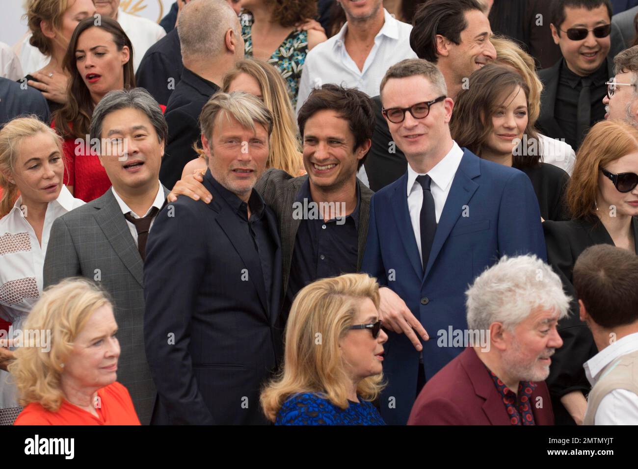 Actors and directors from former Cannes selections pose for ...