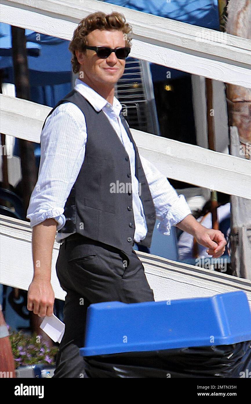 EXCLUSIVE!! Actor Simon Baker shoots scenes on the beach for his television show "The Mentalist ...