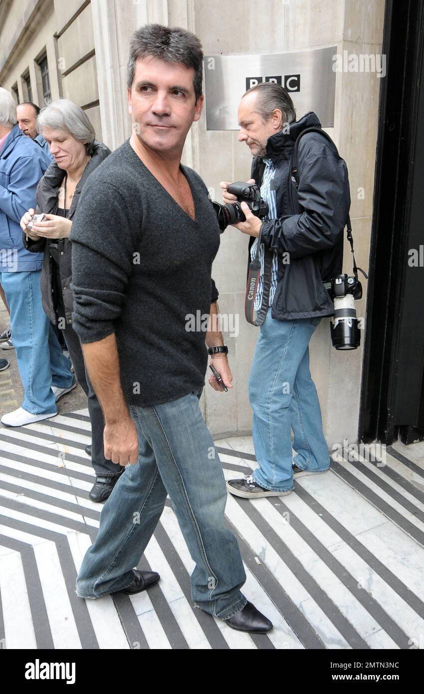 Former "American Idol" judge Simon Cowell arrives in a chauffeur-driven ...