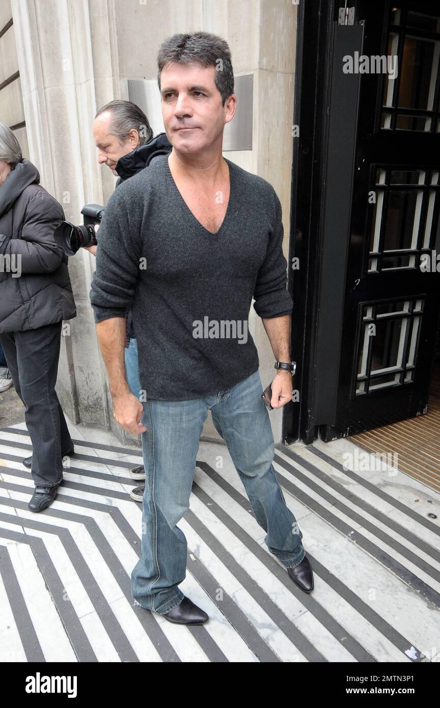 Former "American Idol" judge Simon Cowell arrives in a chauffeur-driven ...