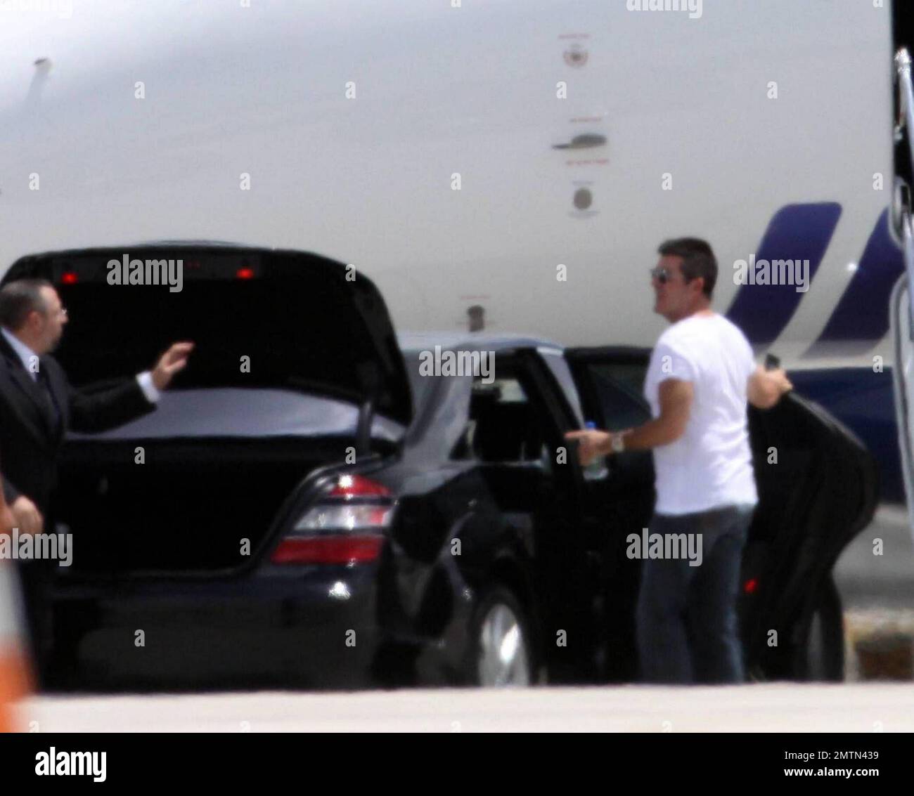 EXCLUSIVE!! Simon Cowell goes bananas! The American Idol judge grabbed ...