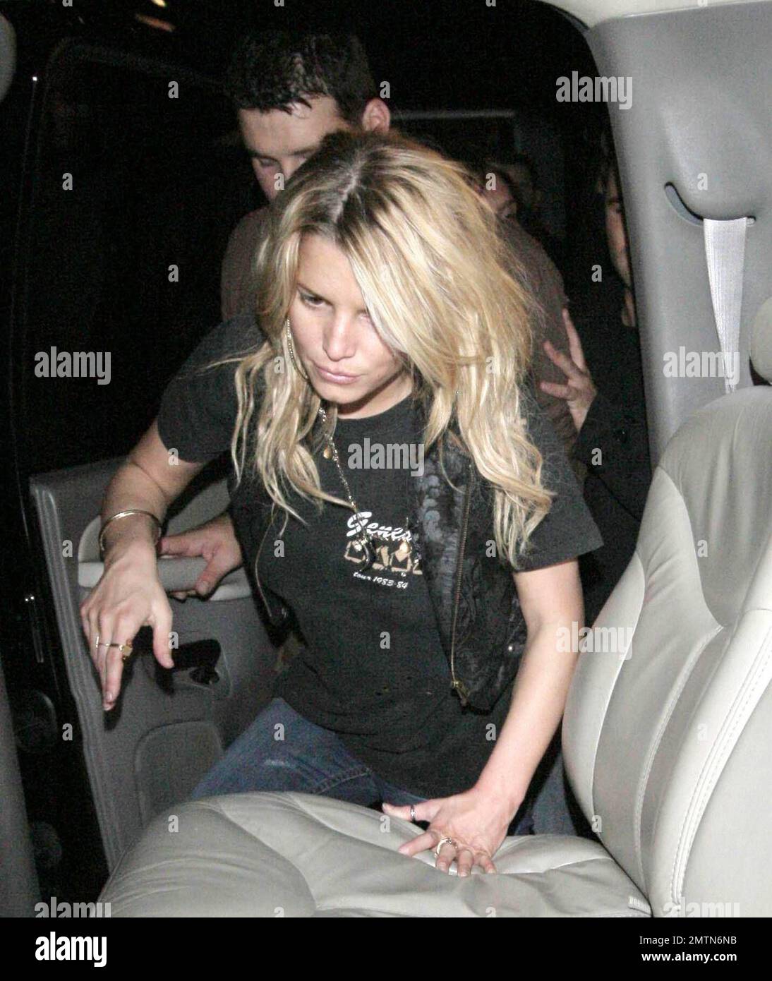 Jessica Simpson leans on her Dallas Cowboys Quarterback boyfriend Tony ...