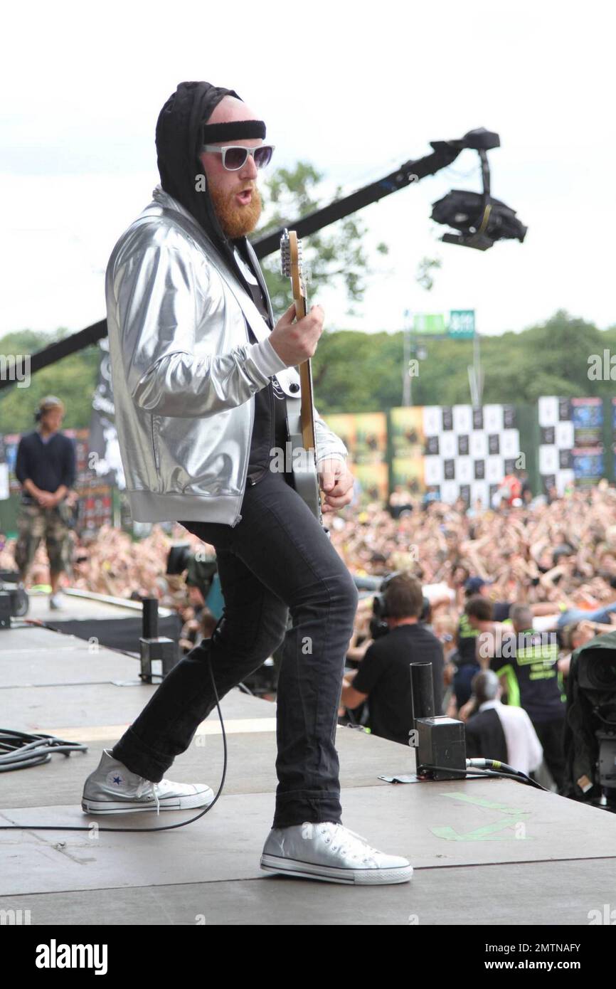 Mikey demus with guitar hi-res stock photography and images - Alamy