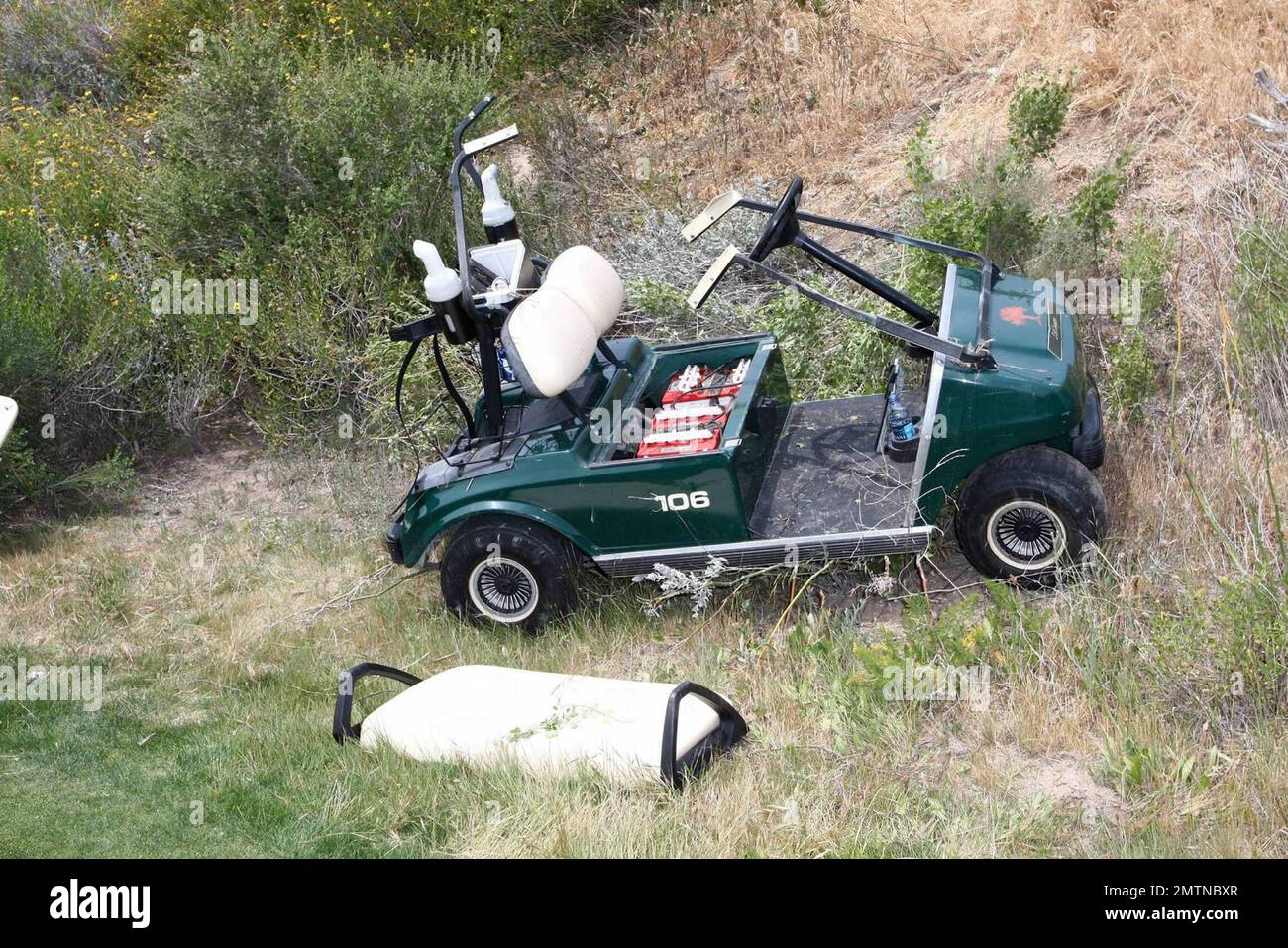 Wrecked golf cart hi-res stock photography and images - Alamy