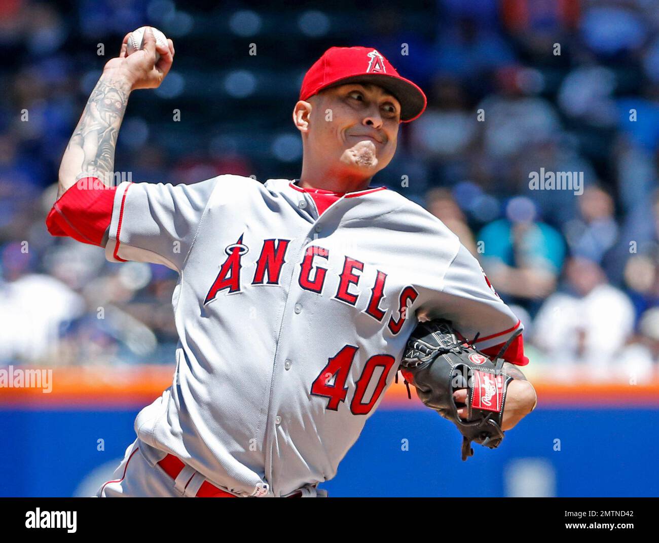 Los Angeles Angels starting pitcher Jesse Chavez delivers during the ...