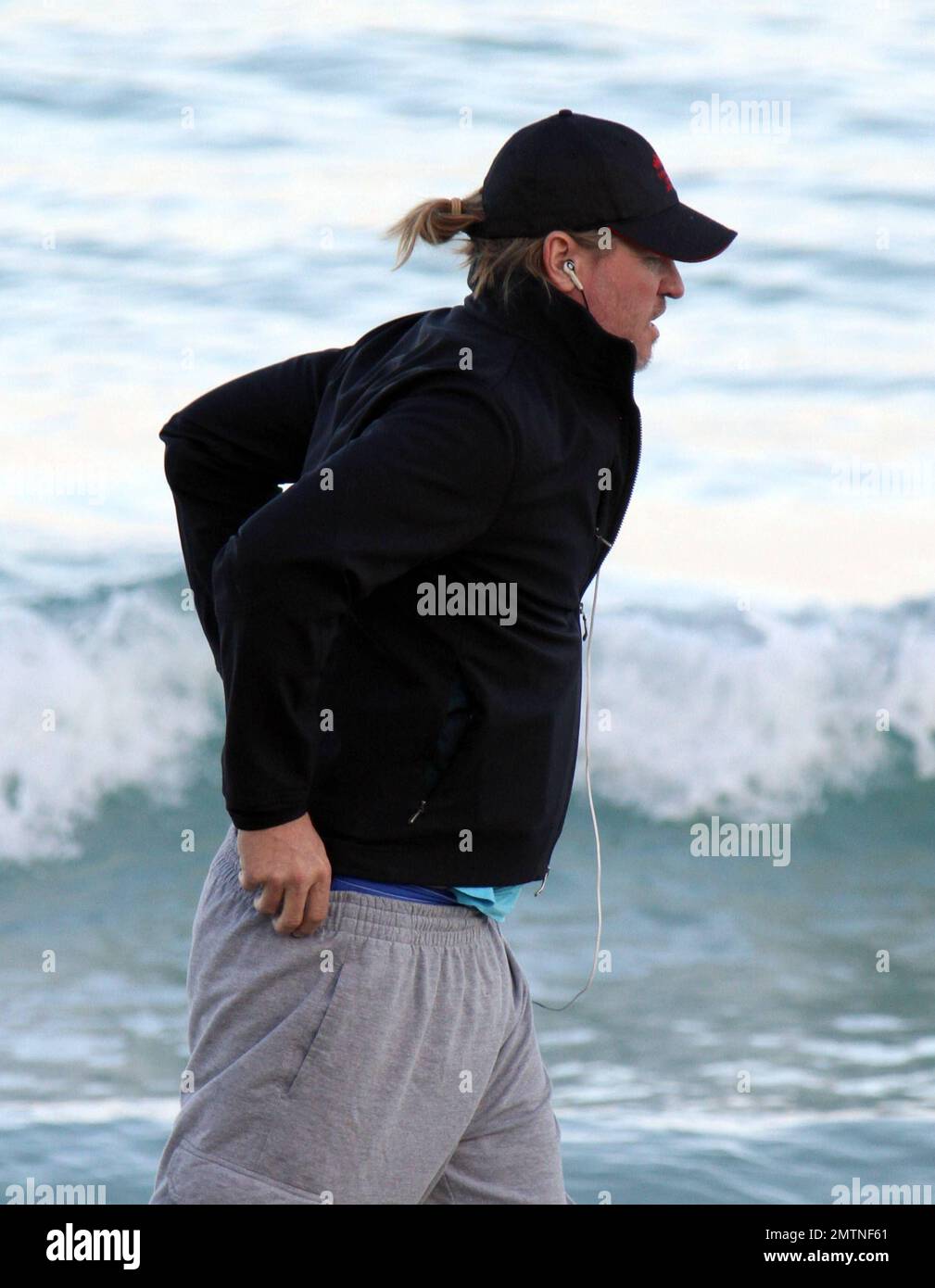 EXCLUSIVE!! Val Kilmer jogs off his Thanksgiving dinner with a sunset ...