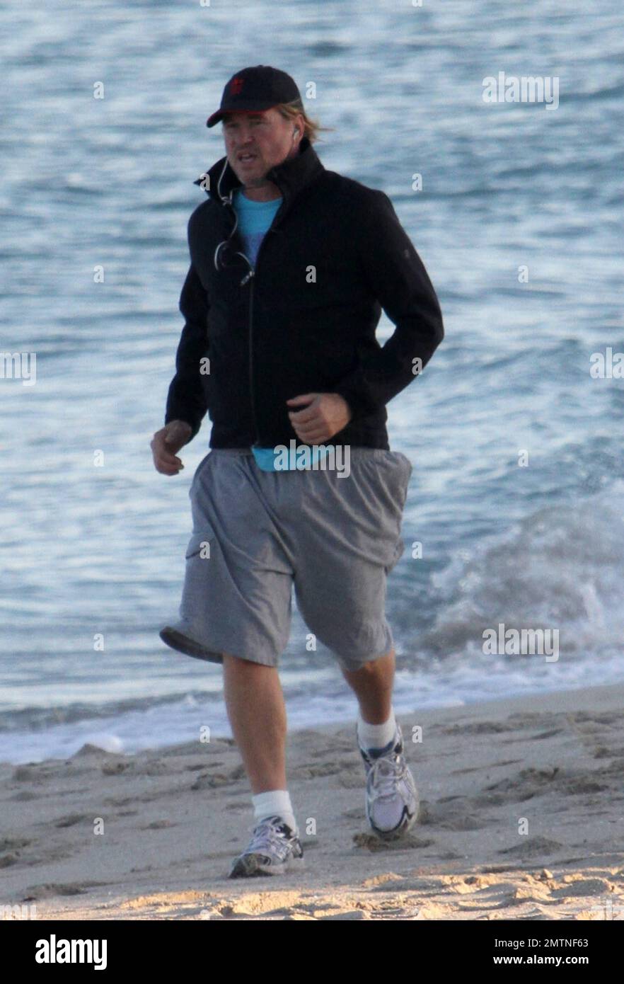 EXCLUSIVE!! Val Kilmer jogs off his Thanksgiving dinner with a sunset ...