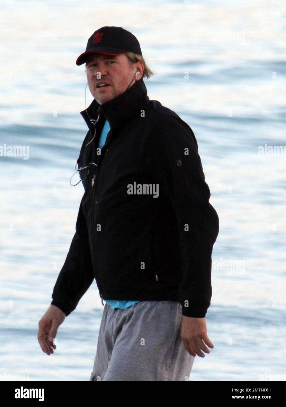 EXCLUSIVE!! Val Kilmer jogs off his Thanksgiving dinner with a sunset ...