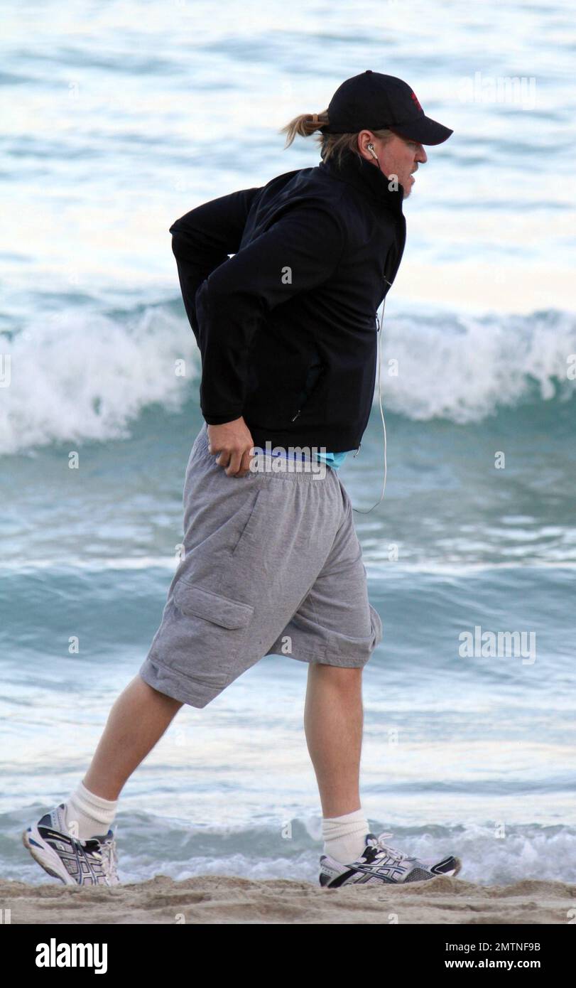 Val Kilmer jogs off his Thanksgiving dinner with a sunset run on the ...