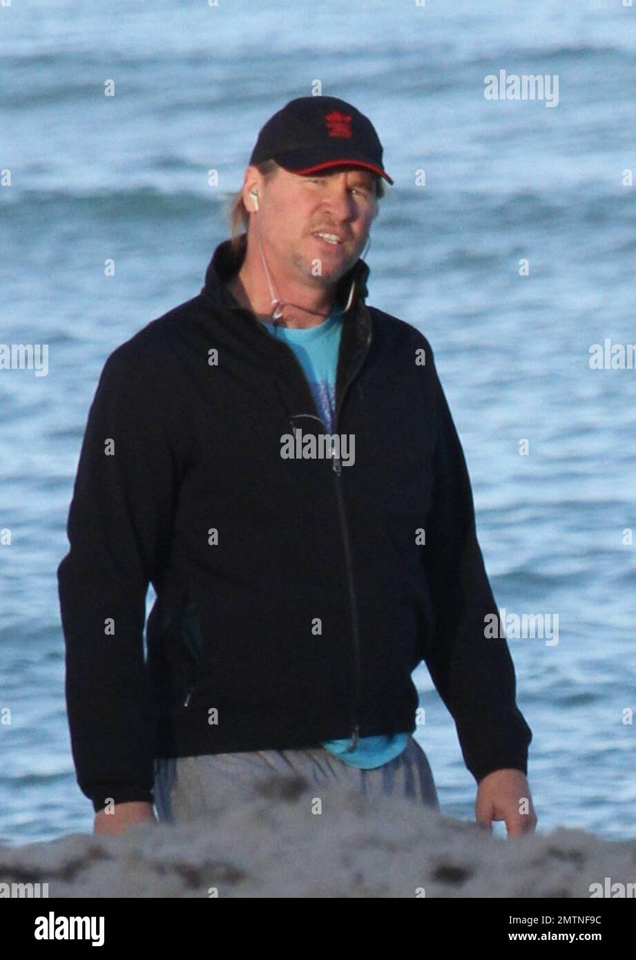 Val Kilmer jogs off his Thanksgiving dinner with a sunset run on the ...