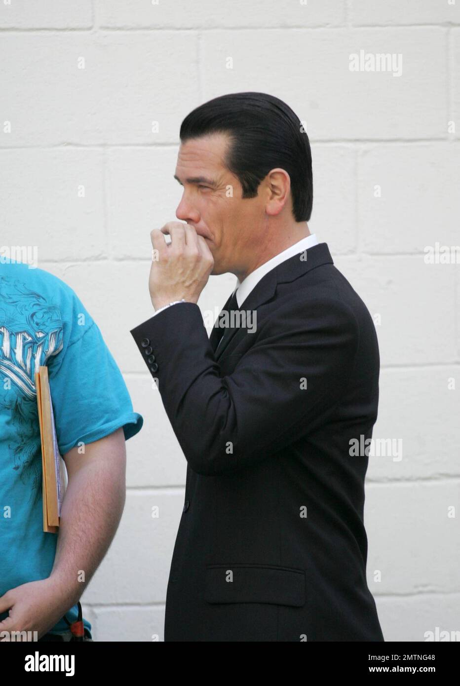 Josh Brolin Smoking