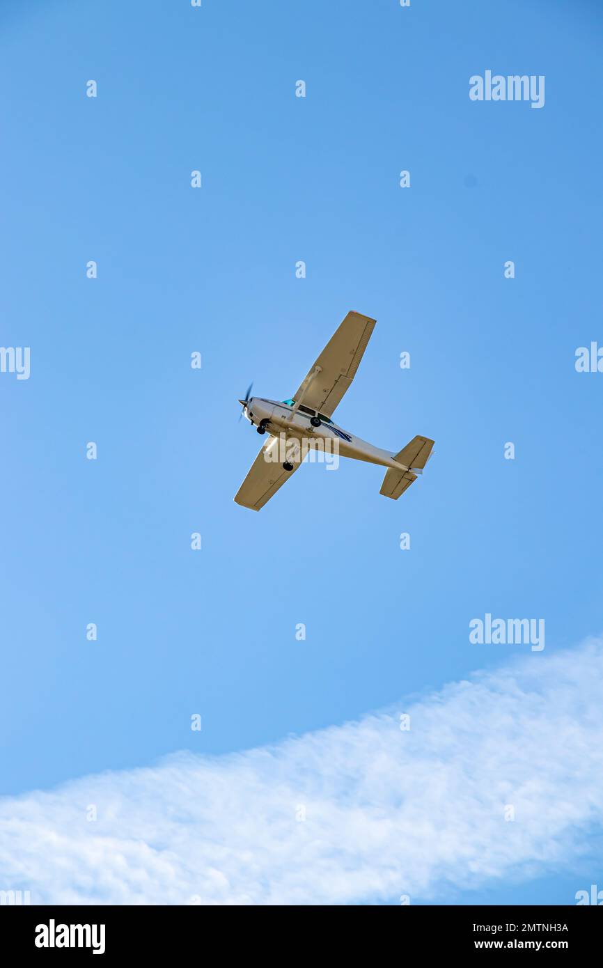 Single engine transport plane hi-res stock photography and images - Alamy