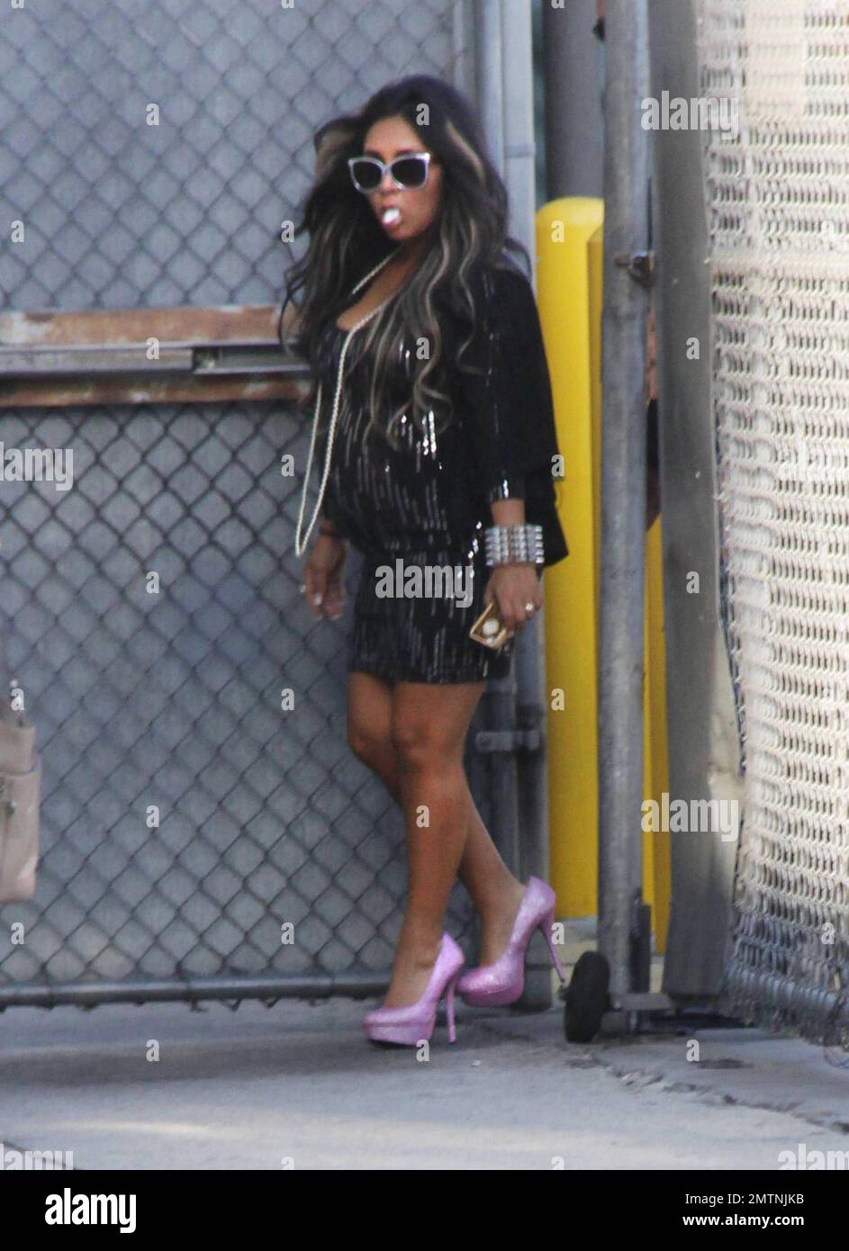 Smacking some bubble gum, 'Jersey Shore' star, Nicole "Snooki" Polizzi ...