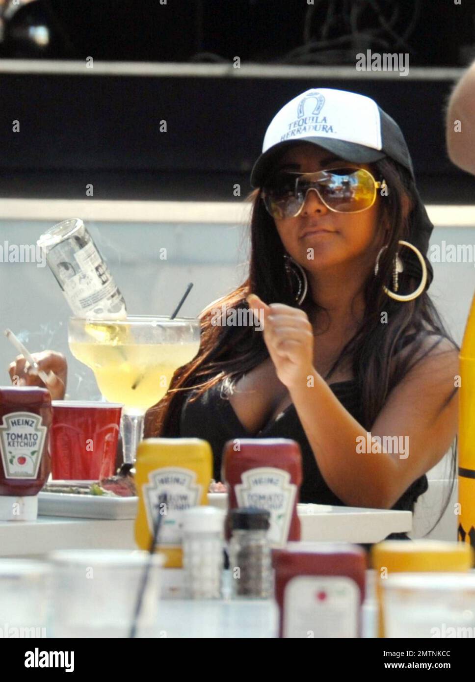 Nicole "Snooki" Polizzi and Jenni "J-Woww" Farley have a wild day ...