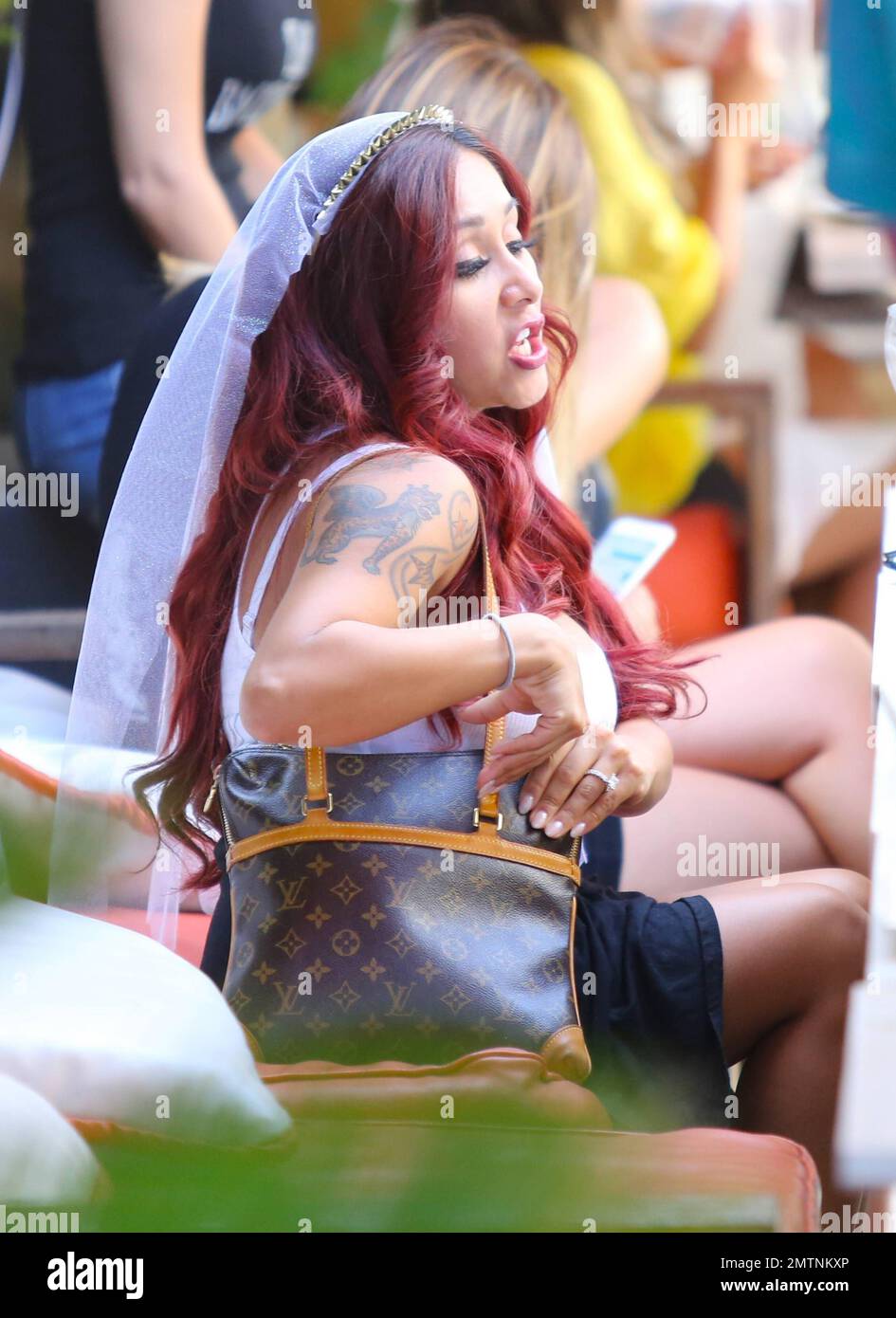 Snooki hair hi-res stock photography and images - Alamy