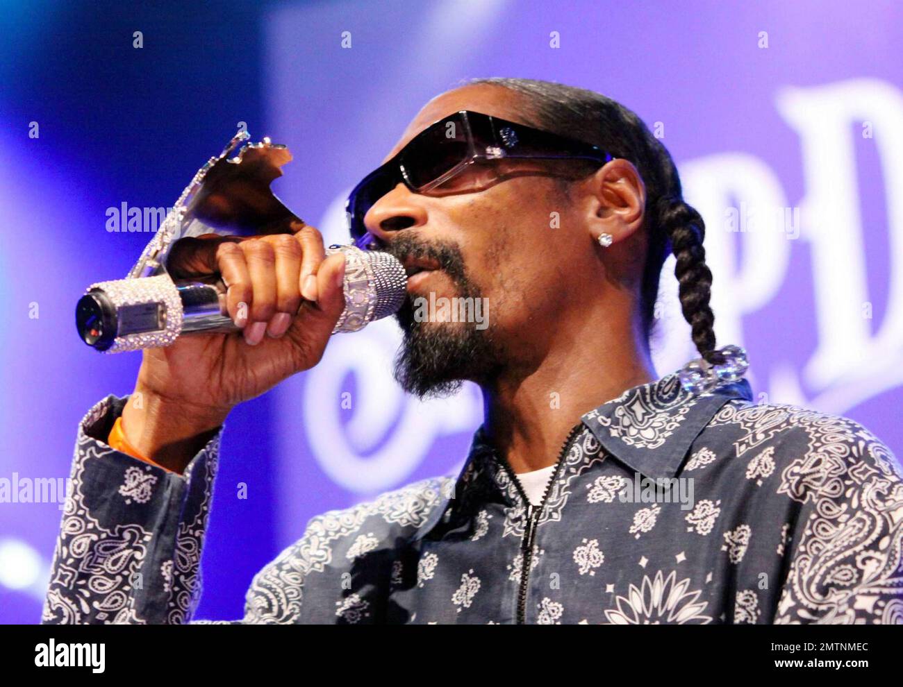 Cameo appearance hi-res stock photography and images - Alamy