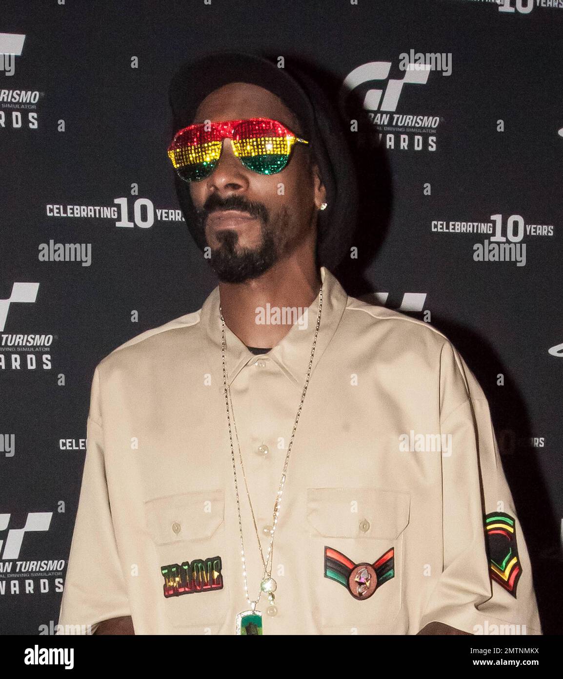 Snoop dogg not wearing glasses hi-res stock photography and images - Alamy