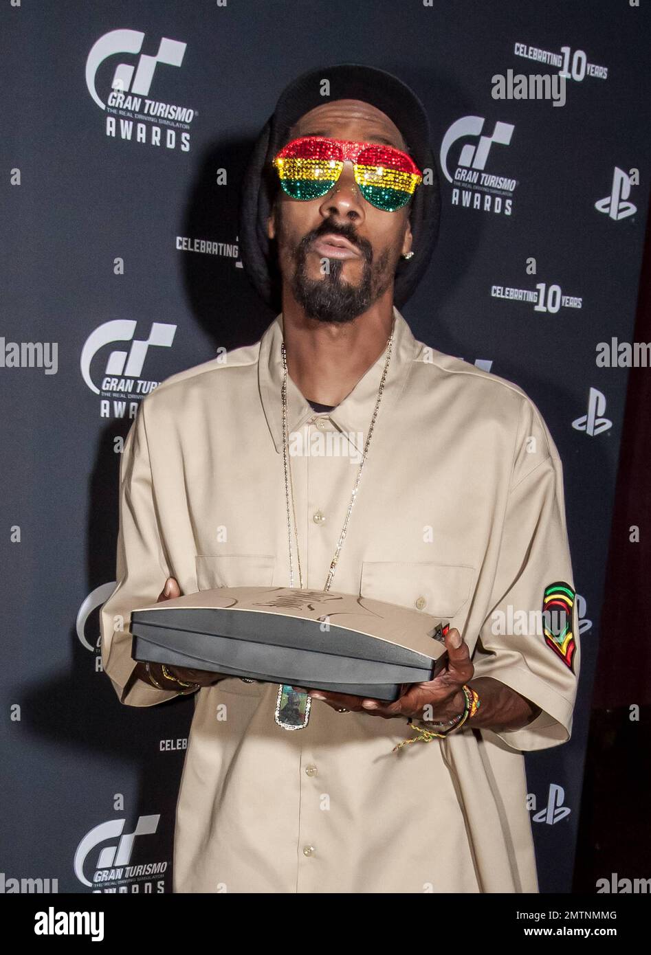 Snoop dogg not wearing glasses hi-res stock photography and images - Alamy