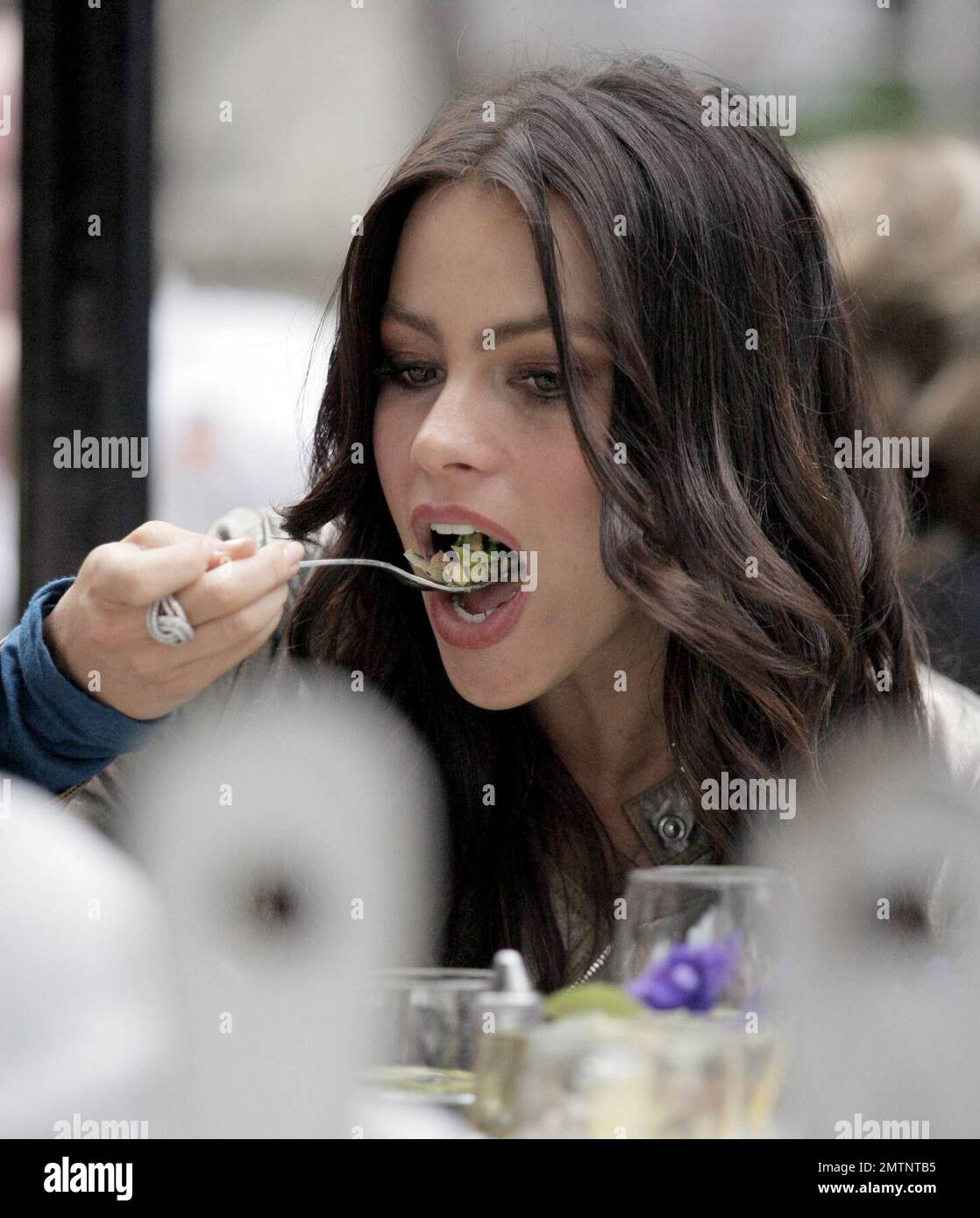 Sofia Vergara and a mystery man lunch together at the Ivy. The actress ...