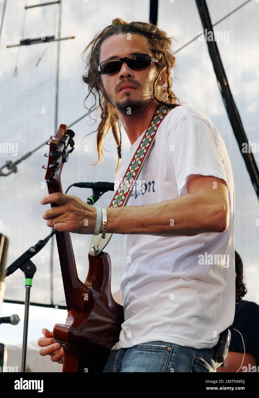 Soja Lead Singer