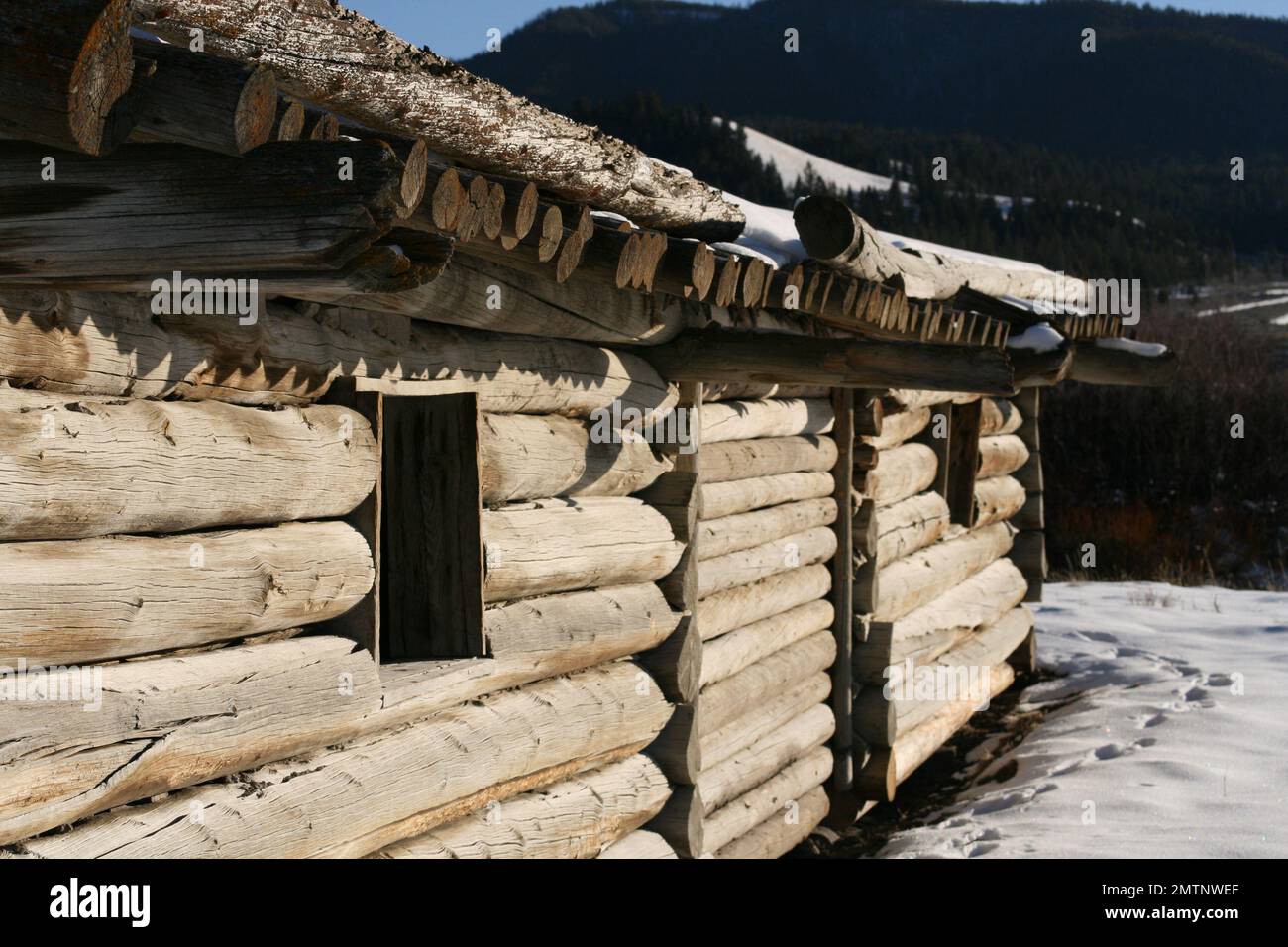 Old historic log home hi-res stock photography and images - Alamy