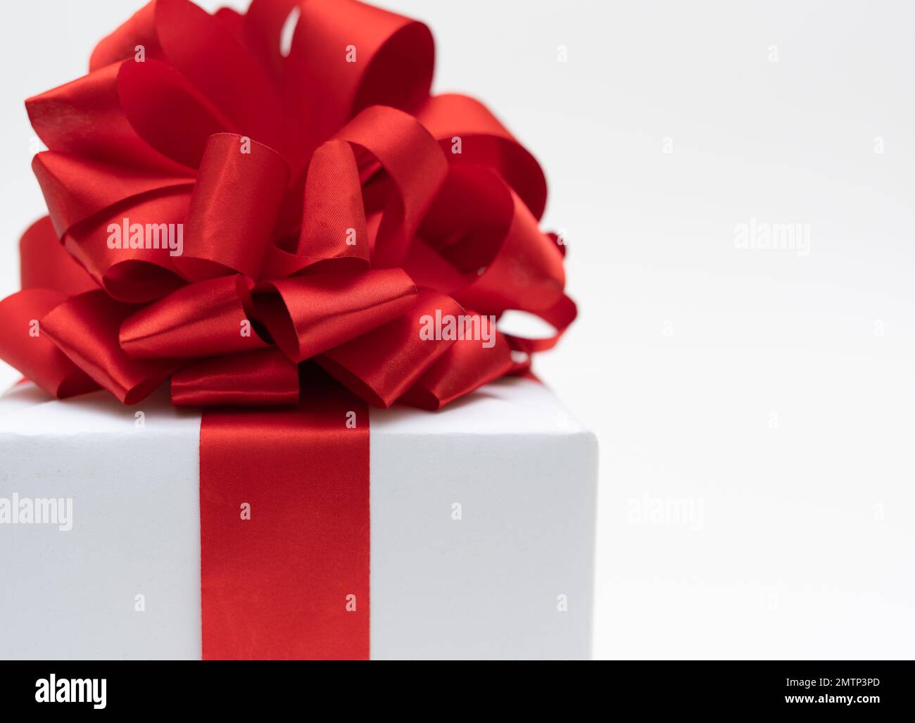 Close-up white gift box red ribbon on white background. concept for ...