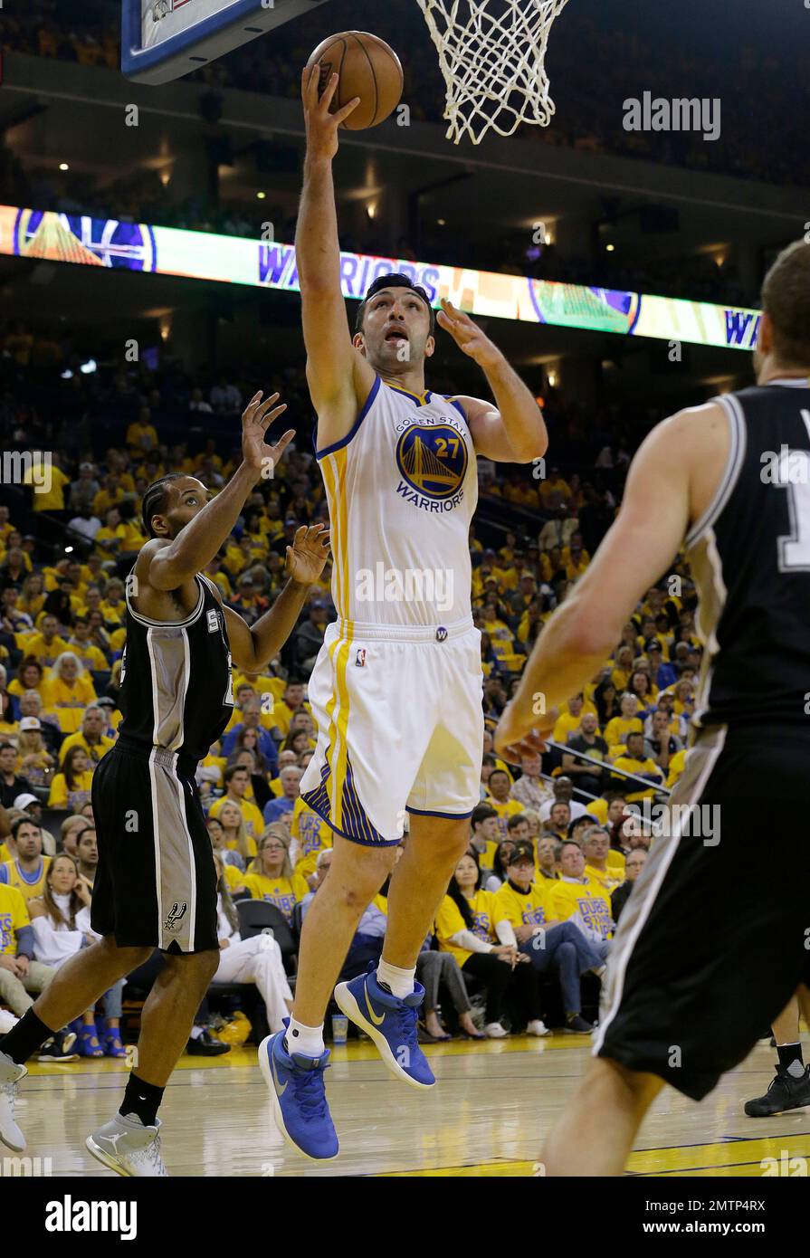 Golden State Warriors center Zaza Pachulia (27) shoots against the San ...