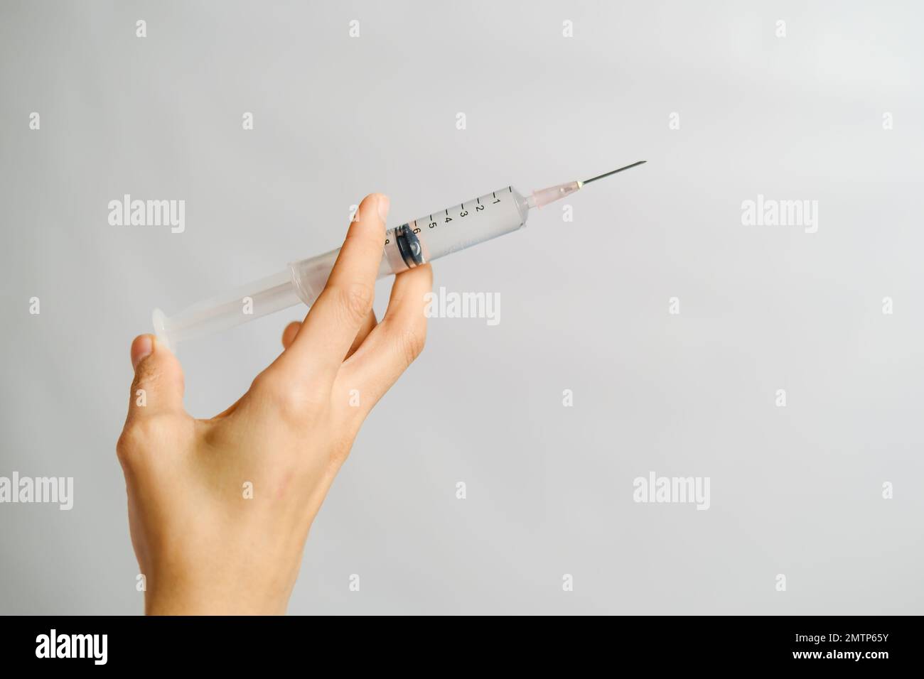 A hand holding syringe for injection Stock Photo - Alamy