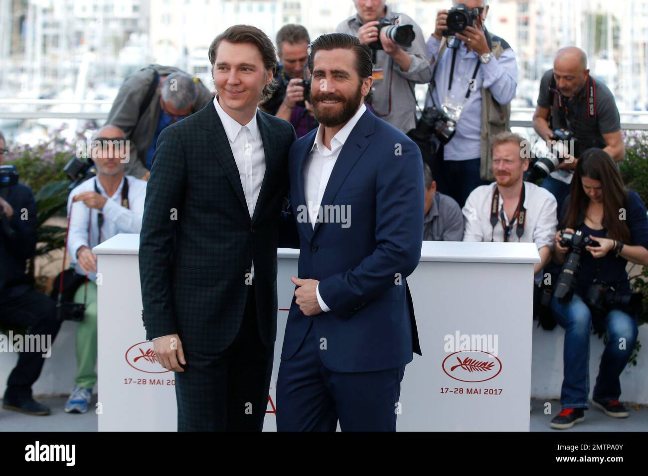 Actors Paul Dano, left, and Jake Gyllenhaal pose for photographers ...