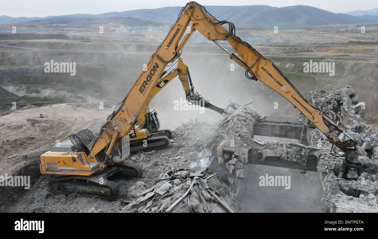 Industrial excavators hi-res stock photography and images - Alamy