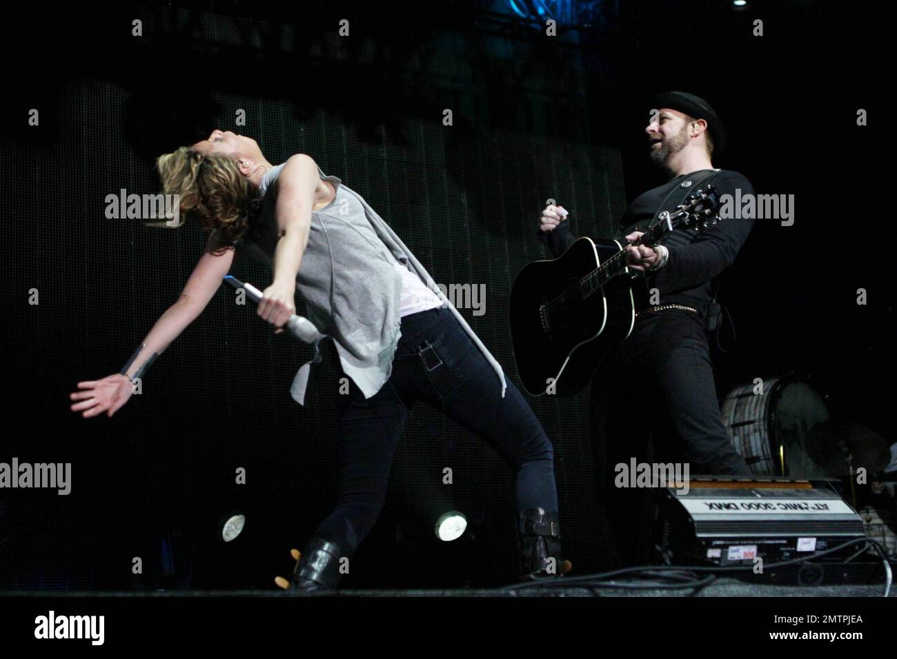 Jennifer nettles kristian bush hi-res stock photography and images - Alamy