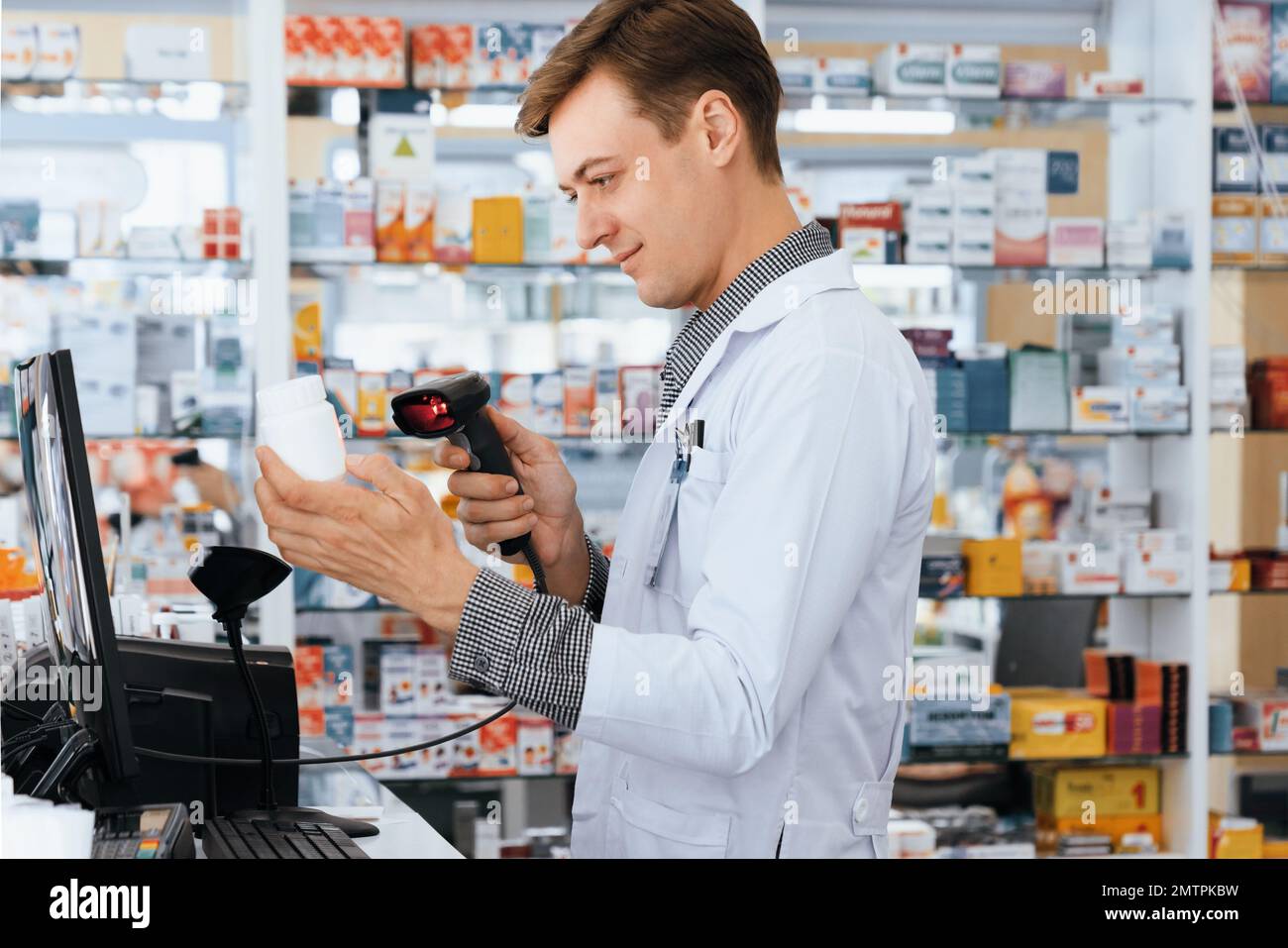 Pharmacist scanning medication scanner hi-res stock photography and ...