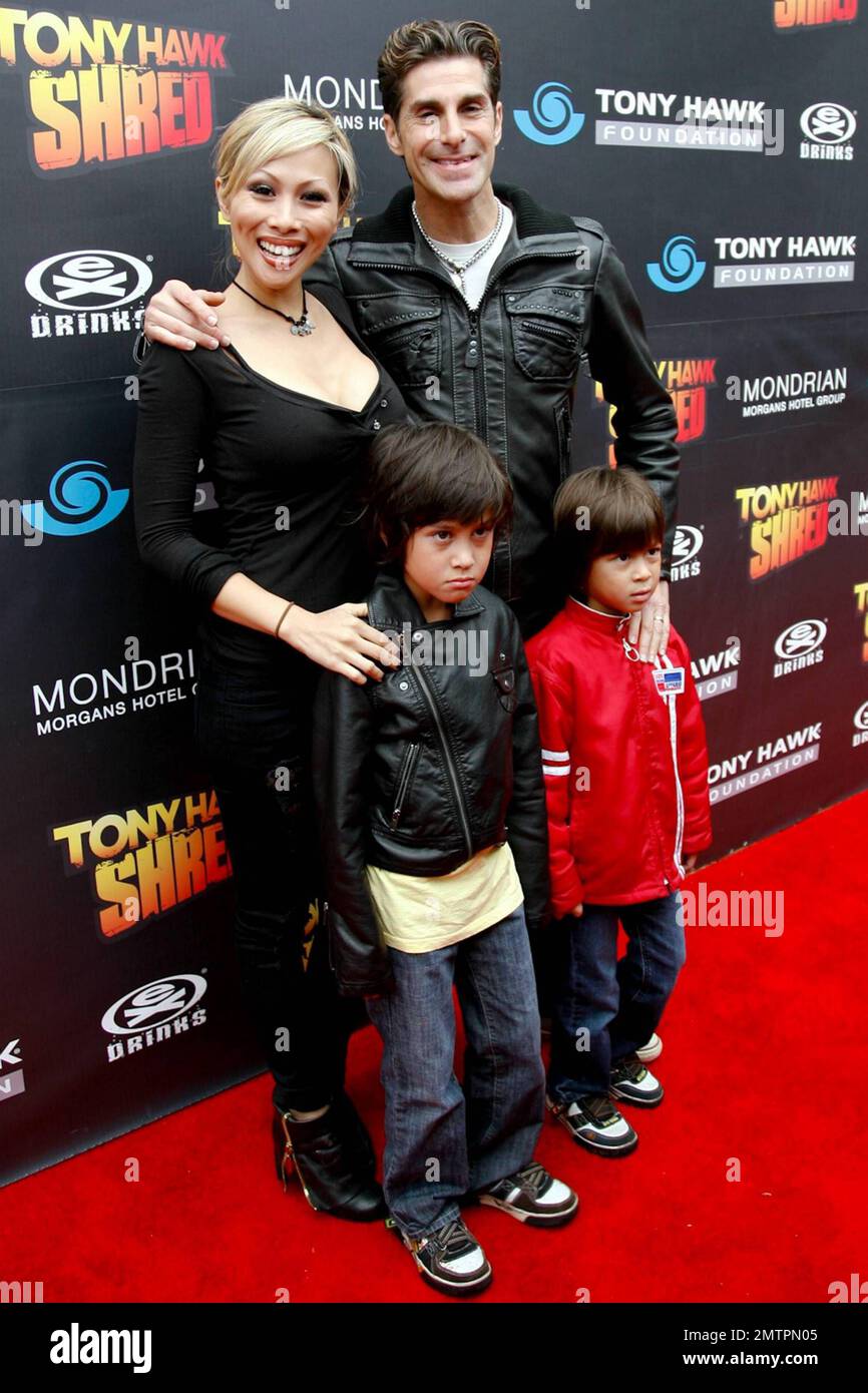 Tony hawk and wife hi-res stock photography and images - Alamy