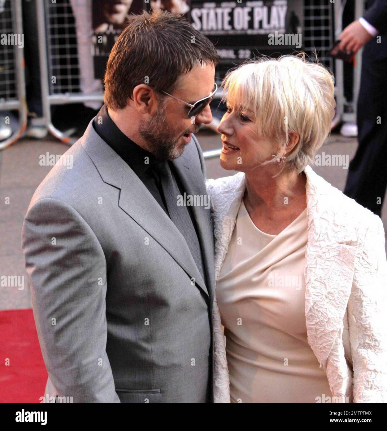 Russell Crowe and Helen Mirren on the red carpet at the London Premiere ...