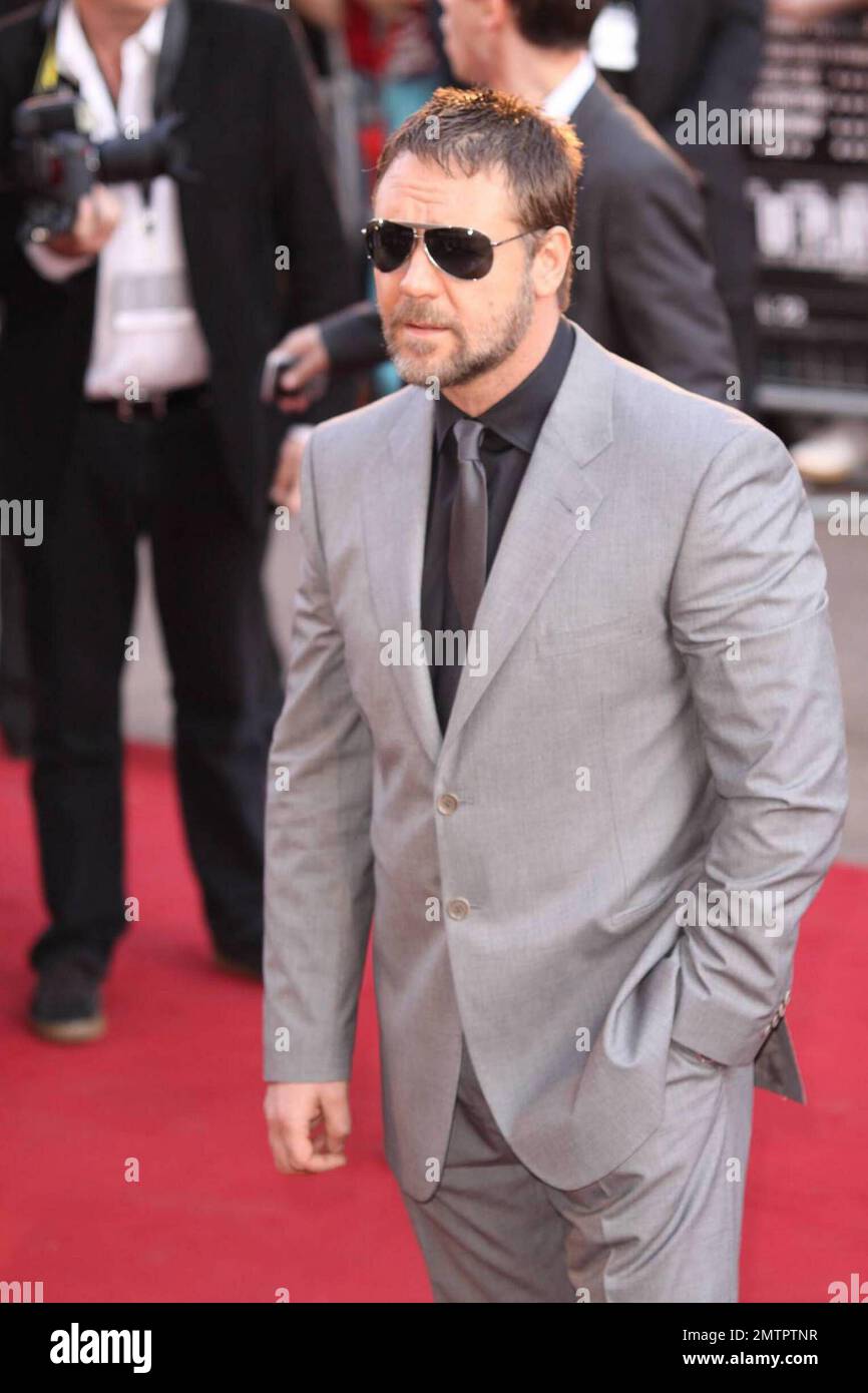 Russell Crowe on the red carpet at the London Premiere of State of Play ...