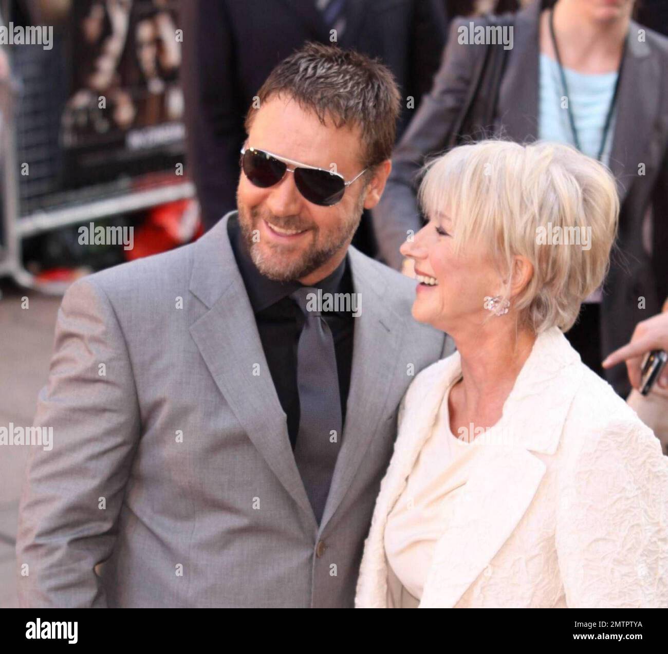 Russell Crowe and Helen Mirren on the red carpet at the London Premiere ...